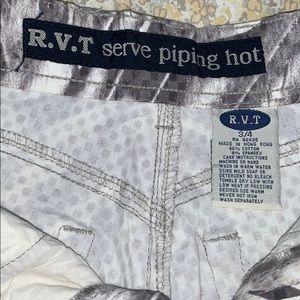 RVT | Pants & Jumpsuits | Nwt Rvt Print Serve Piping Hot Capri Pants ...